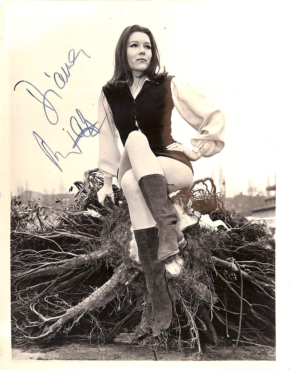 "Diana Rigg aka Emma Peel The Avengers Signed Glossy Photo Publicity S