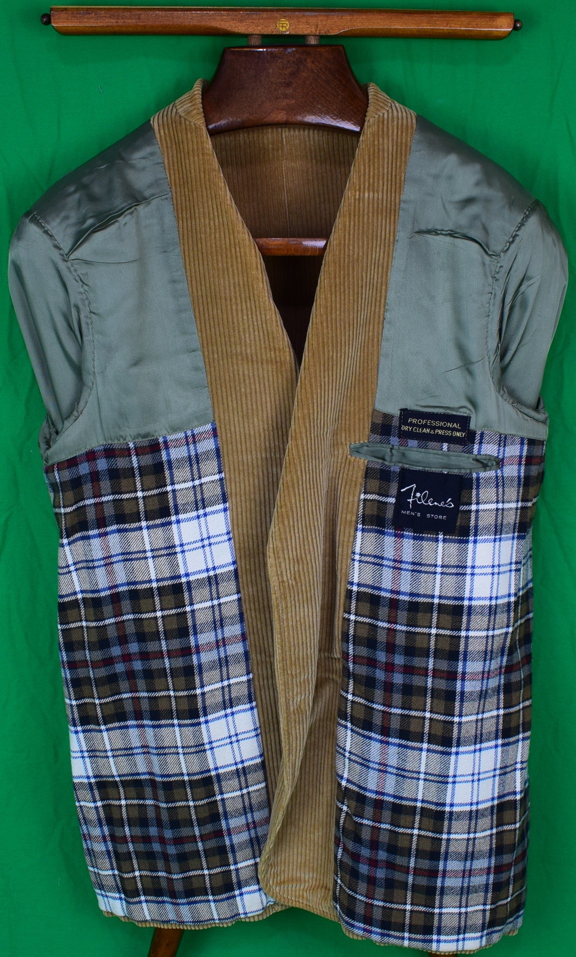 "Corduory Shooting Jacket w/ Remington Shell Buttons" Sz: 40R