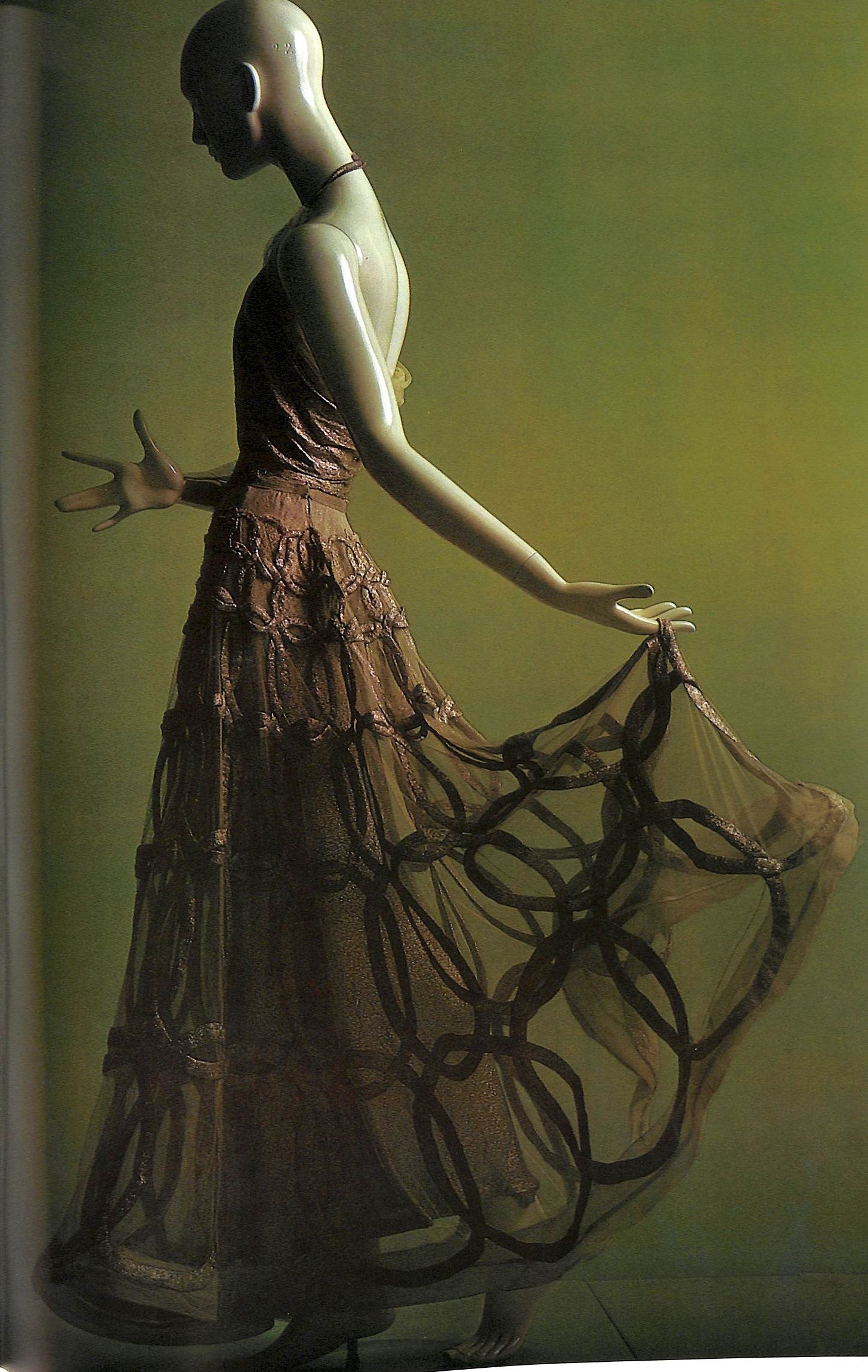 "Inventive Clothes: 1909-1939" 1975 MORISHITA, Hiromu
